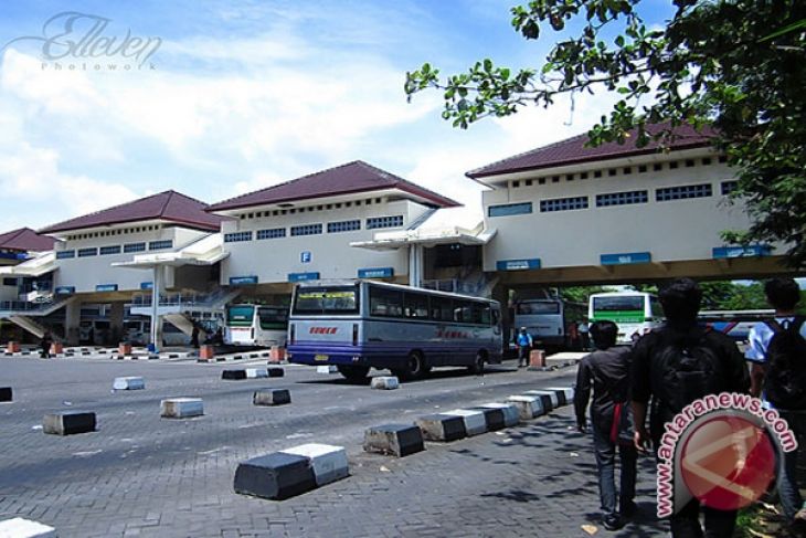 Terminal Giwangan Yogyakarta mulai tertibkan bus - ANTARA News ...